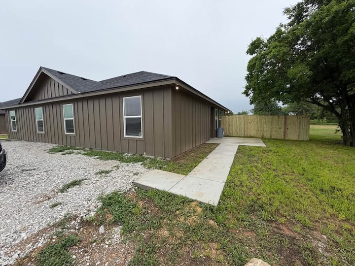 New Bare Bones Duplex For Contractors Near Waco - 웨이코
