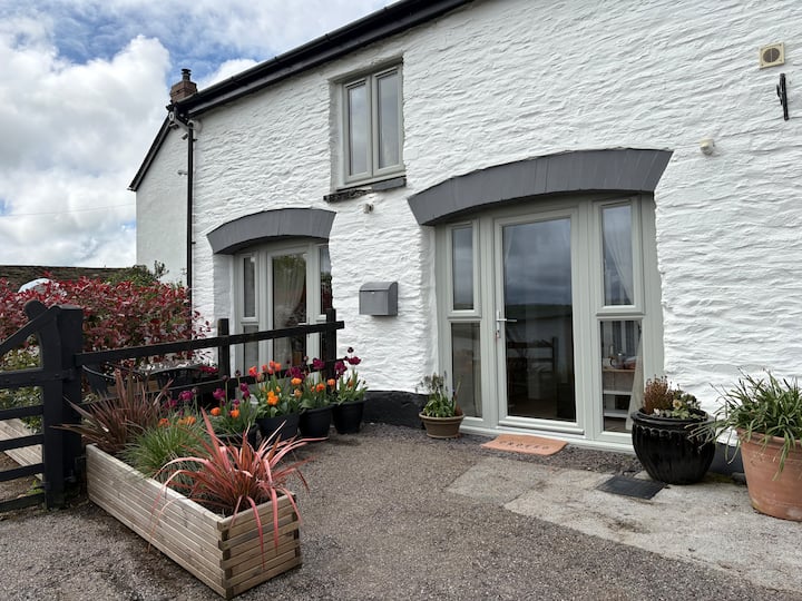 Tŷ Ni, Perfect Little Pied A Terre - Cardigan
