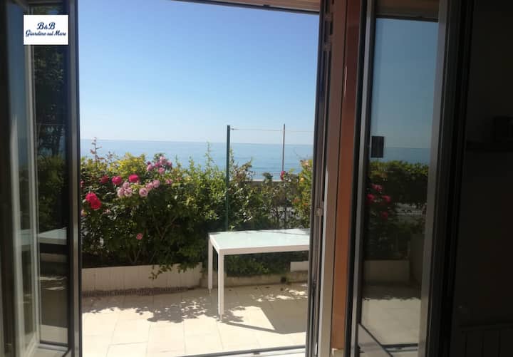 Orizzonte Blu: Giardino Sul Mare Finale Ligure - Noli