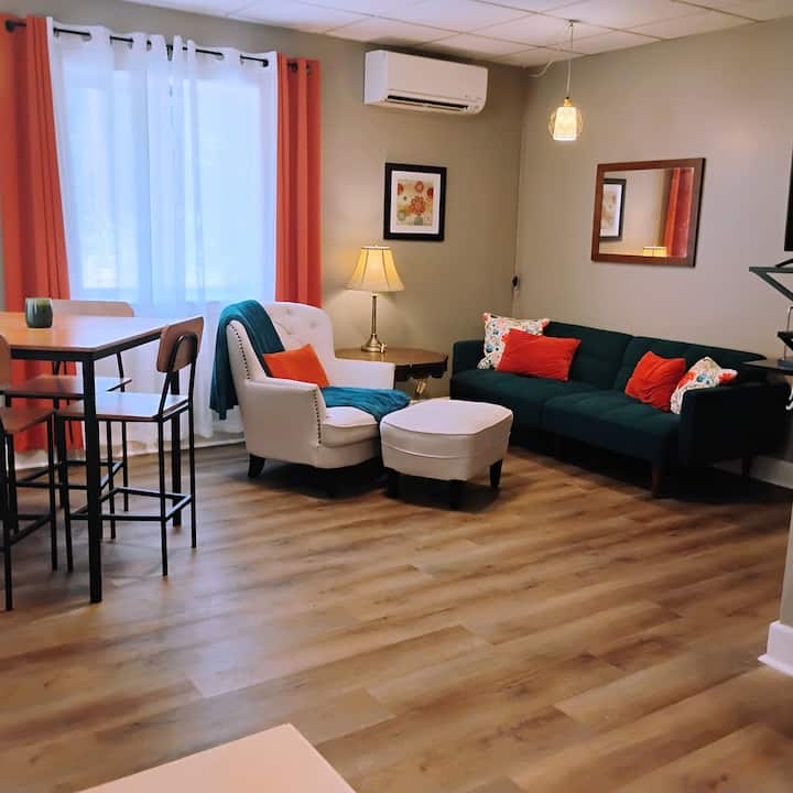 Pineywoods Hillside Hideaway - Nacogdoches, TX