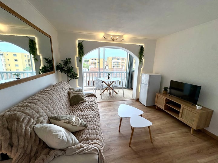 Studio Avec Piscine Et Parking - Plage de la Batterie