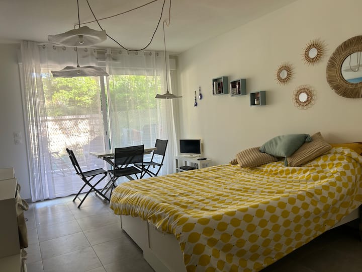 Piecefull Garden Flat, 5 Min Bus Drive To Avignon - Villeneuve-lès-Avignon