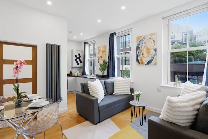 C1 | High Ceilings | Bright | Modern | Sleeps 8 - Bloomsbury