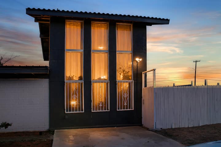 Two Story Private Loft | Pet Friendly | Fast Wi-fi - Douglas, AZ
