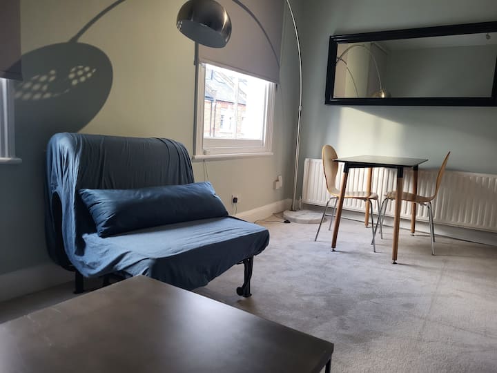 Pretty & Well-located Flat In Shepherds Bush - London