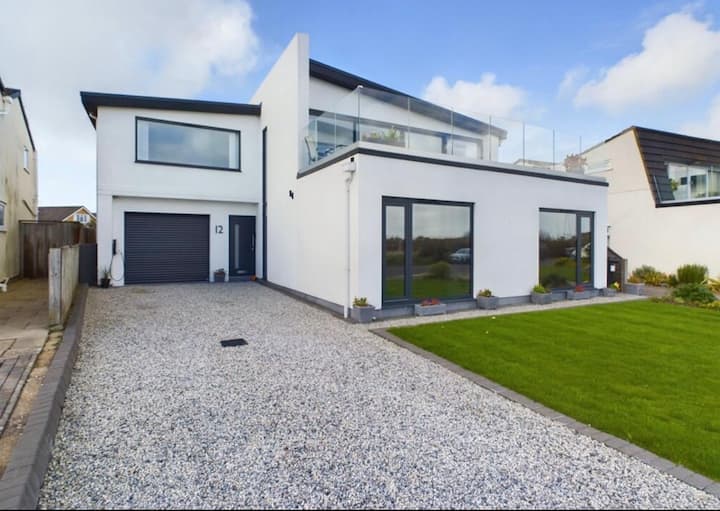 Coastal Retreat At Rolls Drive - Bournemouth