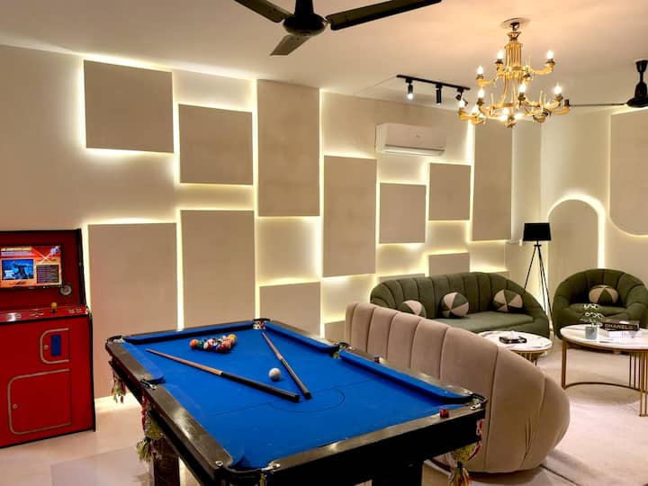 Modern Luxe Suite | Savoy 3bhk | Pool Table•arcade - Pakistan