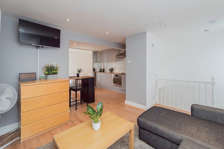 Central City Flat | Free Parking | 4ppl - Banbury