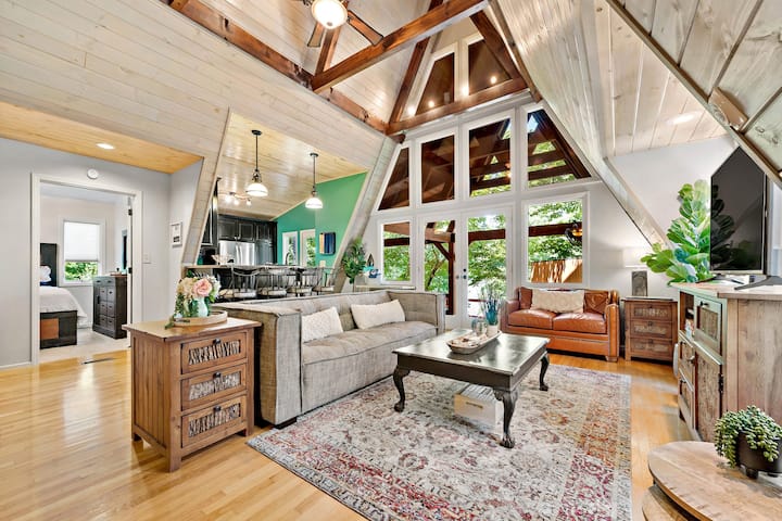 Lakefront Retreat W/ Dock & Sunset Views - Morganton, NC