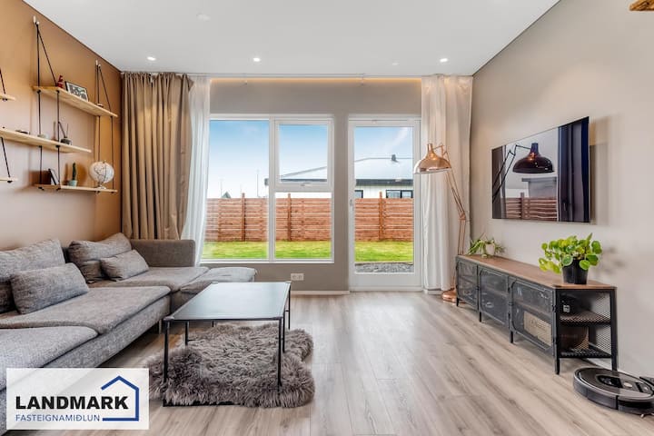 Family-friendly Home W/ Hot Tub & Garden - Selfoss