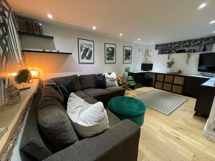 3-bed Home Perfect For Families & Professionals - Bristol