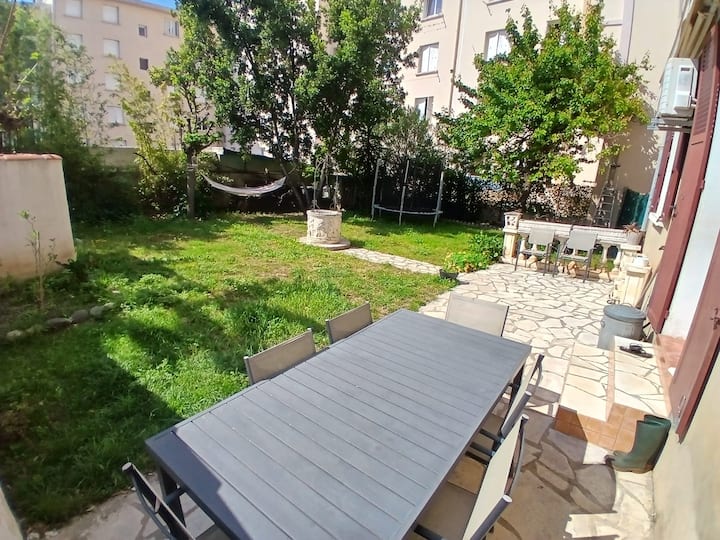 Bas De Villa Avec Jardin à Toulon. - Toulon