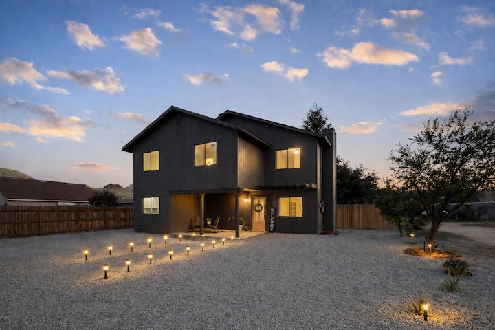 The Noir House | Cozy Haven Near Sequoia & Kaweah - Sequoia National Park