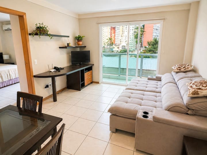 Apartamento Amplo Com Varanda Próximo Ao Batel - Curitiba