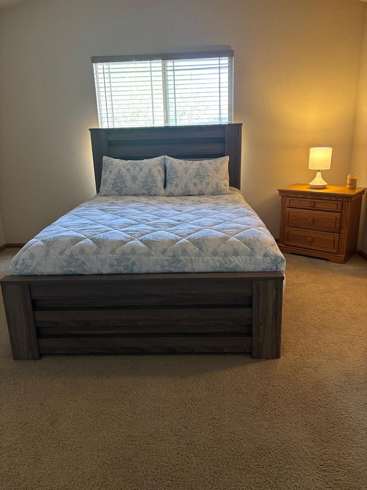 Loveland Bedroom With Workspace And Private Bath - Loveland, CO