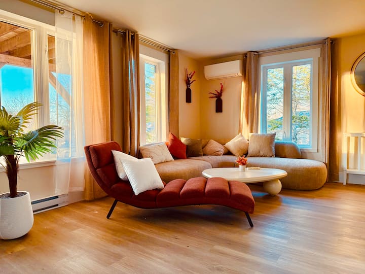 Cozy Home, 1 Acre Lawn, Game Room & Hot Tub! - Shédiac