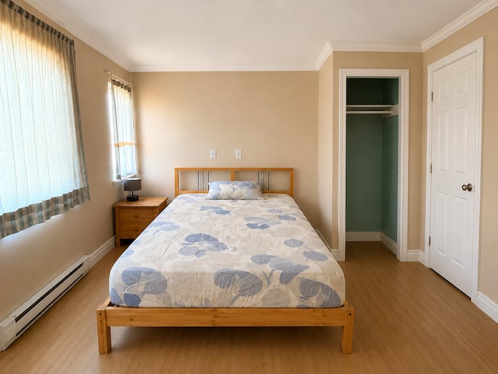 8 Min To Metro 5 Min To Bus, Ensuite Kitchenette - Delta