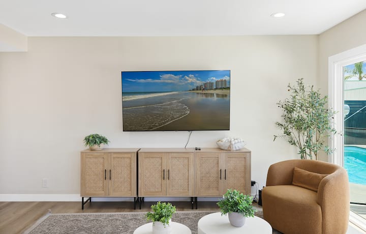 Captivating Pool Home Close To Lax/ Sofi/beaches - Torrance, CA