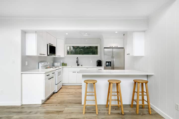 Fire Island Getaway | Renovated 5br | Sleeps 10 - Fire Island, NY