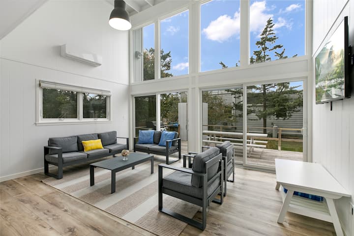 Fire Island Getaway | Renovated 5br | Sleeps 10 - Fire Island, NY