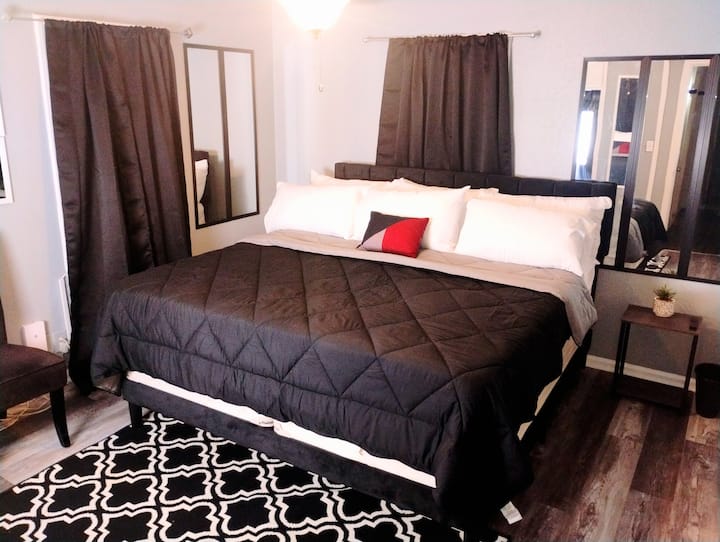 Cozy Comforts By Charles Stays - Kansas City, KS