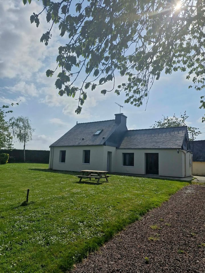 Maison Rénovée Avec Jardin Au Calme En Bretagne - Plouguenast