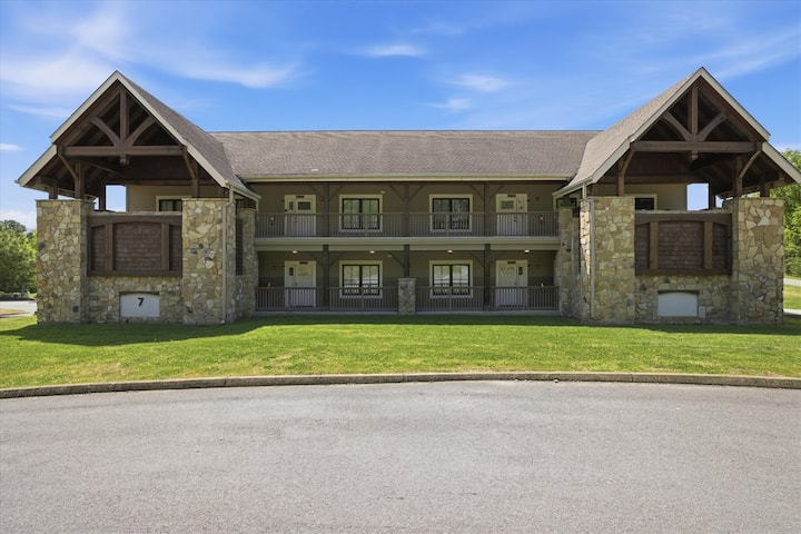Hearthstone Lodge- 4 Private Units/king Beds/patio - Pigeon Forge, TN