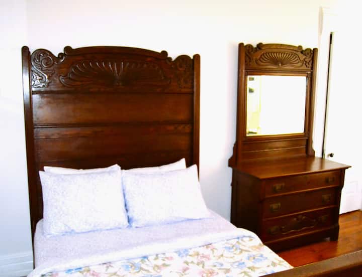 Legg House Inn Heritage Room 2 - Saint Paul, MN