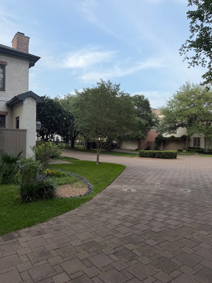 Experience Houston In Luxury During The World Cup. - The Woodlands, TX