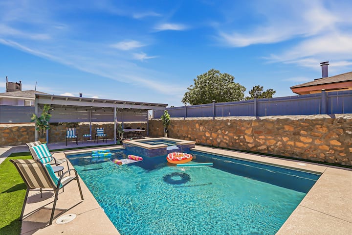 Desert Oasis Escape: Pool, Games & Relaxation - El Paso, TX