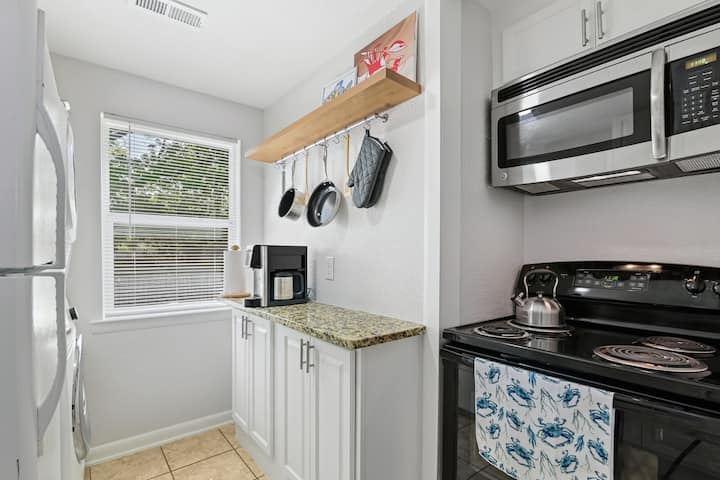 Private Room Oceanfront | Walk To Beach - Virginia Beach, VA