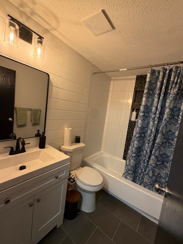 Cozy Private Room Near Downtown Frederick - フレデリック, MD