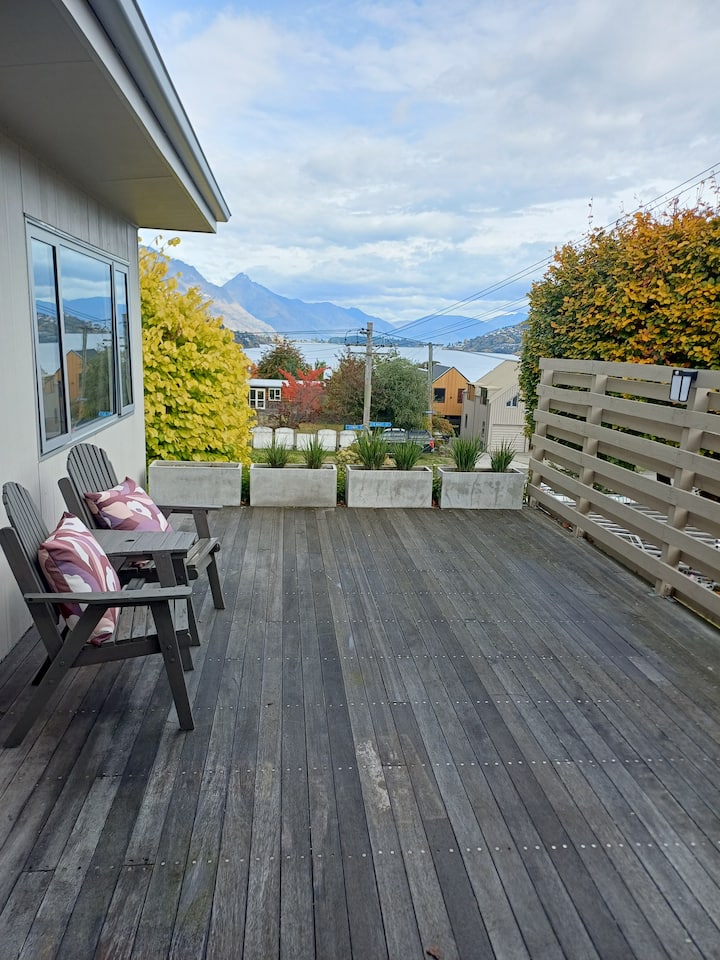 Lake & Mountain Views | Relaxed Private Stay - Queenstown