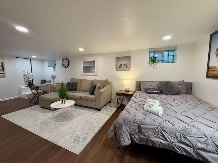 Elegant Studio Escape For Two - Bustleton - Philadelphia