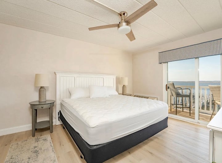 Bayfront Condo W/ Private Balcony & Stunning Views - Ocean City, NJ