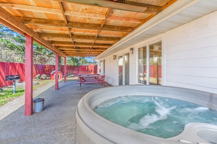 3br Family Home | Hot Tub | Fire Pit | Dogs Ok - Ocean Shores, WA