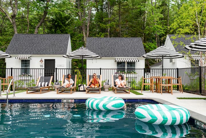 The Wanderer | Dog-friendly Studio + Pool & Bikes - Kennebunkport, ME