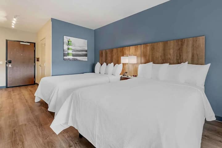 Pueblo Double Queen Studio | Free Breakfast & Gym - Pueblo, CO