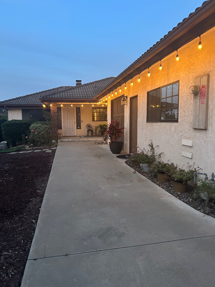 Upscale Vista Retreat | 3 Bedroom | Laundry - San Marcos, CA