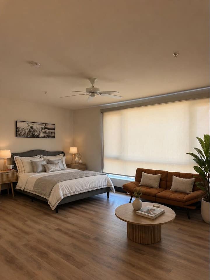 Luxury Studio/west Hollywood/ Pool/parking/ Gym - West Hollywood, CA