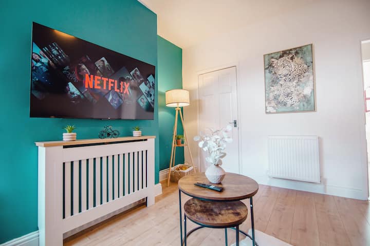 Modern Escape Oasis | Free Parking | 14ppl - Sheffield