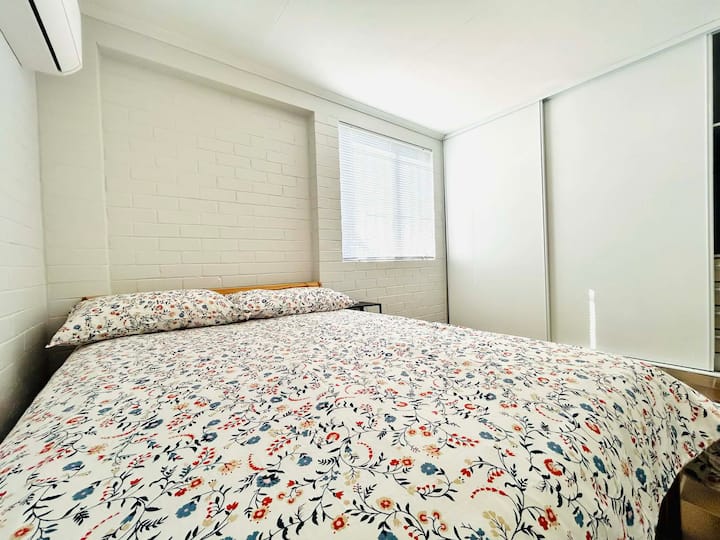 Bright Aircon Room | Clean & Easy Self Check-in - Brisbane