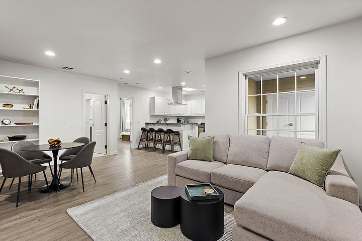 Apartment Above Medical Office- Fully Remodeled - Grants Pass, OR