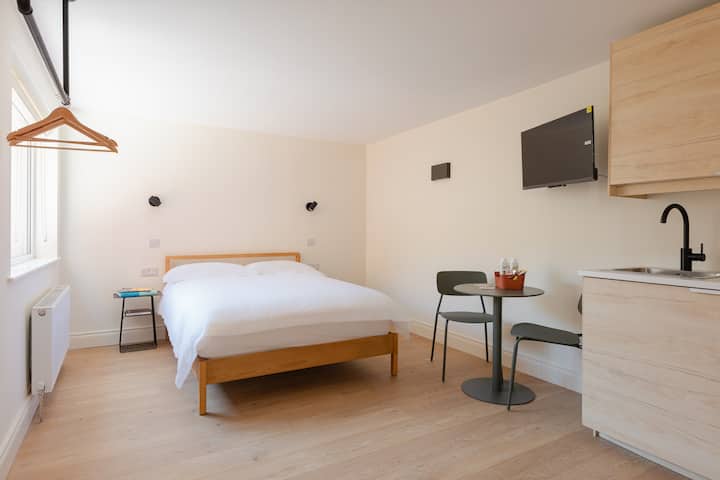 Superior Double Room, Close To City & University - Belfast