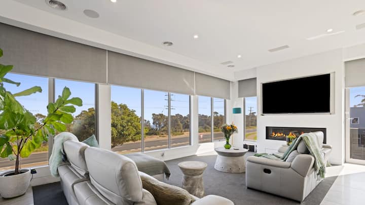 The Coral Esplanade With Pool - Mornington