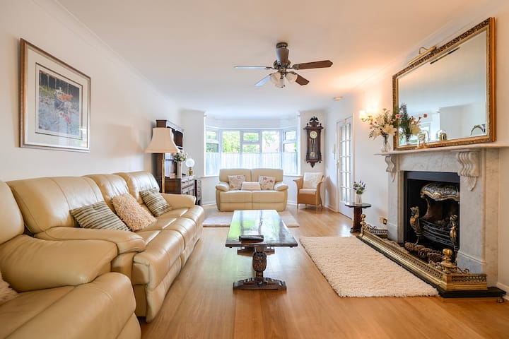Relaxing Family Haven With Pool & Office - Dorking