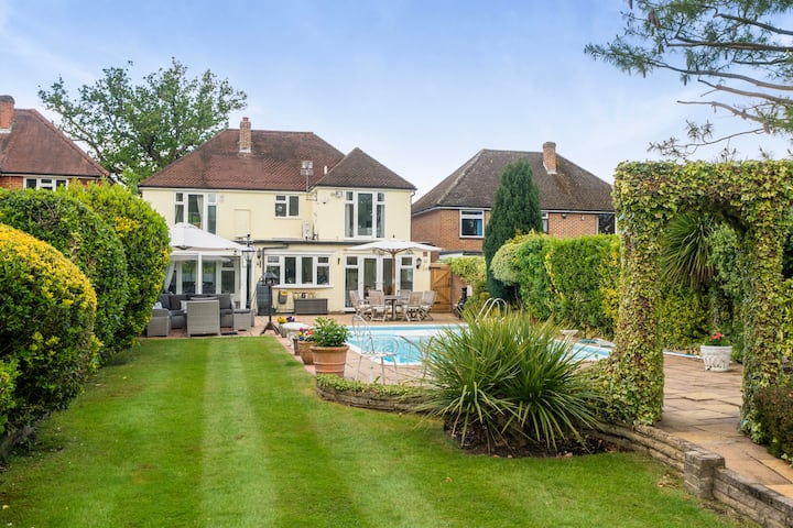 Relaxing Family Haven With Pool & Office - Dorking