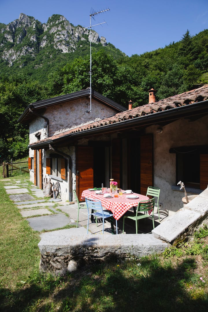 Baita Di Montagna Nella Natura – Lago Di Como - Lecco