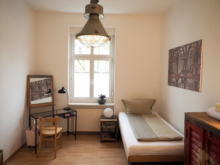 High-quality Furnished Private Room In Shared Flat - Frankfurt