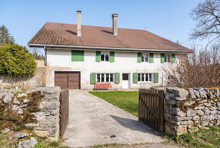 Carpe Diem - Sublime Ferme Familiale Rénovée - Le Locle